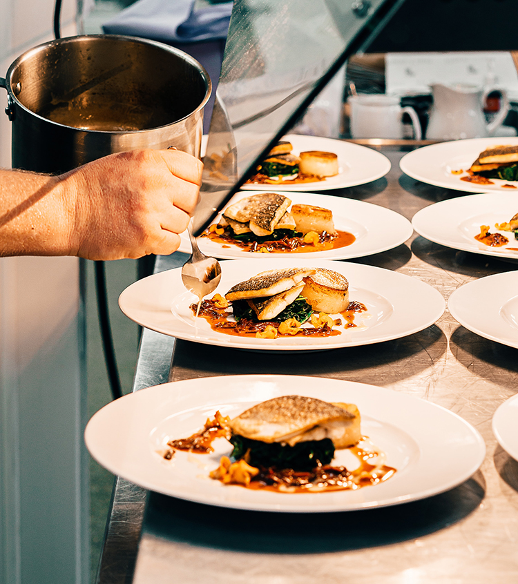 Lunch och Middag i vår restaurang | Villa Sparta